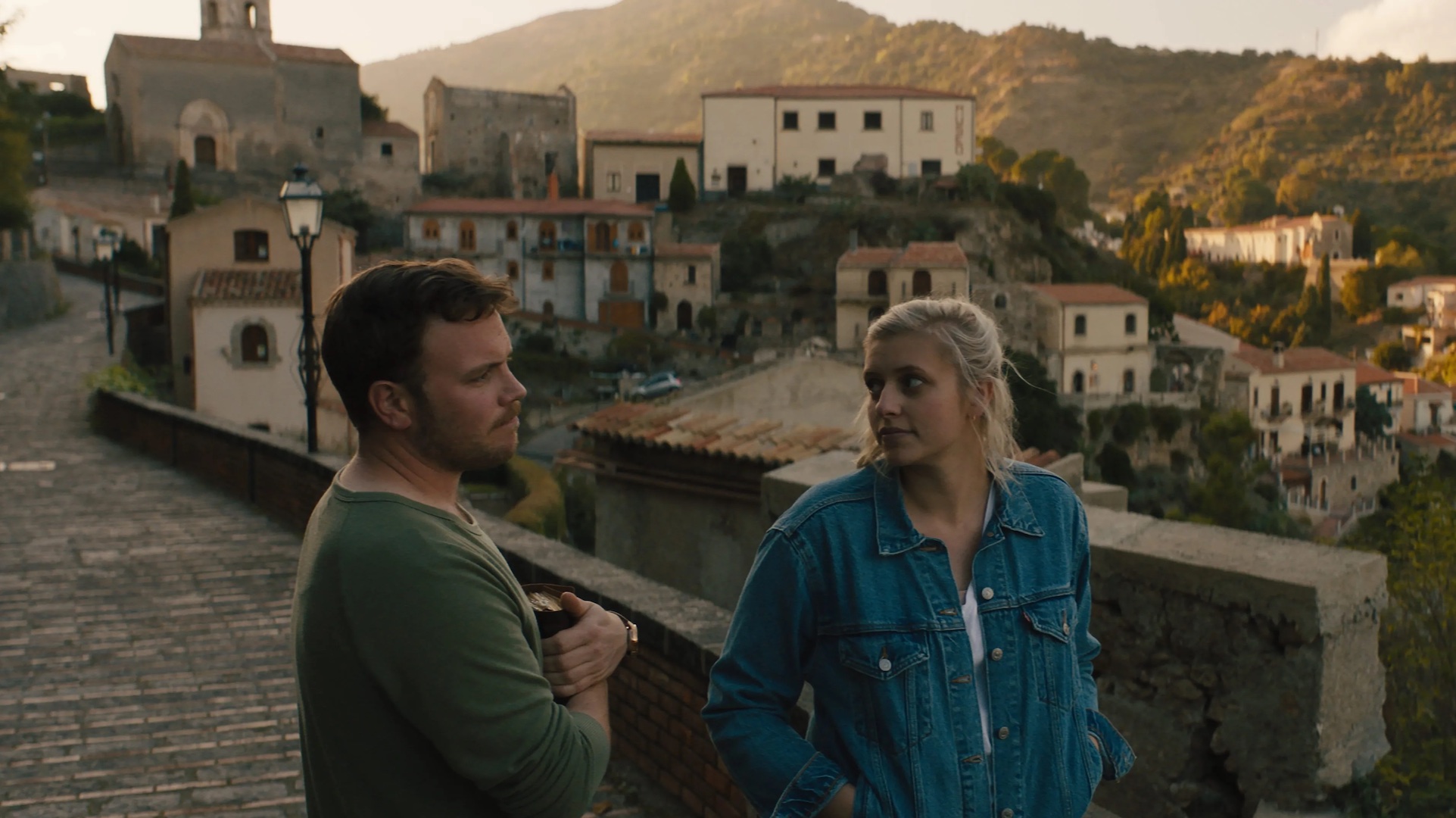 A Chance Encounter (aka Molto Bella) | Tunefind